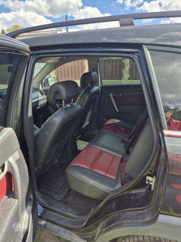 Black Chevrolet Captiva 2010 in Panevezys, with an engine capacity of 1.99 L and mileage of 223 thousand km for 2900 €, photo 8 on AUTOMOTO.COM.LV