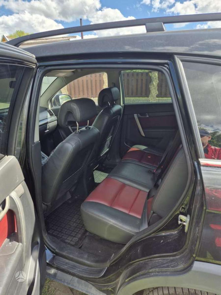 Black Chevrolet Captiva 2010 in Panevezys, with an engine capacity of 1.99 L and mileage of 223 thousand km for 2900 €, photo 9 on AUTOMOTO.COM.LV