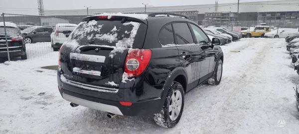 Black Chevrolet Captiva 2011 in Kaunas, with an engine capacity of 2.20 L and mileage of 211 thousand km for 5150 €, photo 4 on AUTOMOTO.COM.LV