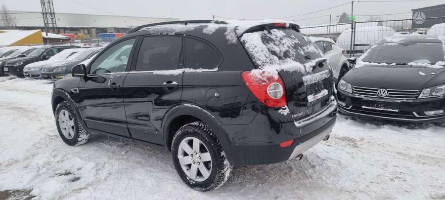 Black Chevrolet Captiva 2011 in Kaunas, with an engine capacity of 2.20 L and mileage of 211 thousand km for 5150 €, photo 5 on AUTOMOTO.COM.LV