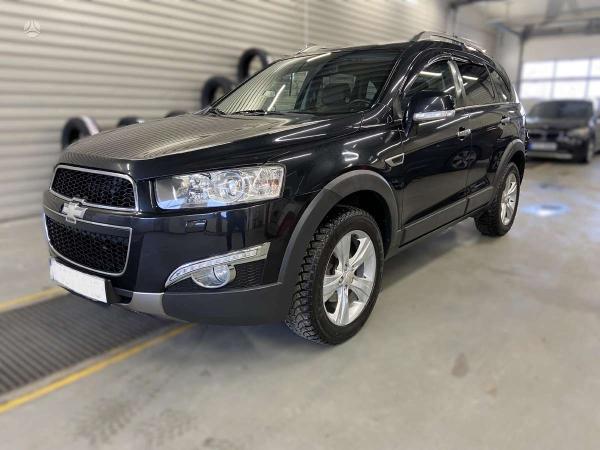 Black Chevrolet Captiva 2011 in Marijampole, with an engine capacity of 2.40 L and mileage of 177 thousand km for 5800 €, photo 1 on AUTOMOTO.COM.LV