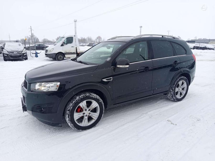 Black Chevrolet Captiva 2011 in Marijampole, with an engine capacity of 2.23 L and mileage of 298 thousand km for 5000 €, photo 2 on AUTOMOTO.COM.LV