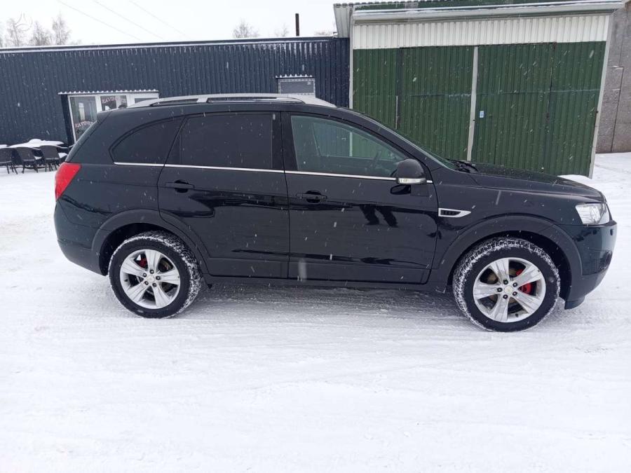 Black Chevrolet Captiva 2011 in Marijampole, with an engine capacity of 2.23 L and mileage of 298 thousand km for 5000 €, photo 7 on AUTOMOTO.COM.LV