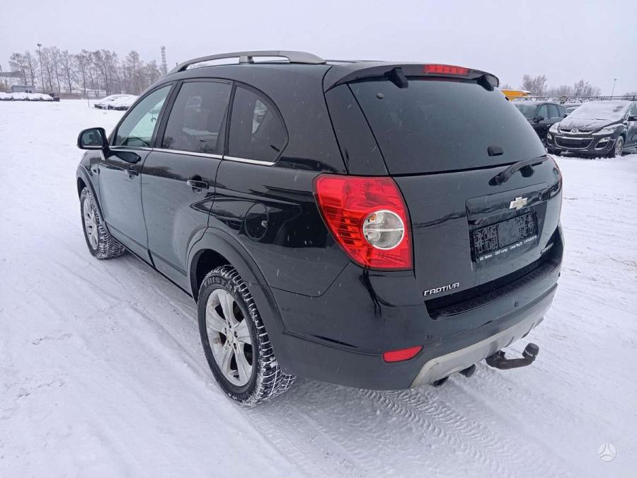 Black Chevrolet Captiva 2011 in Marijampole, with an engine capacity of 2.23 L and mileage of 298 thousand km for 5000 €, photo 9 on AUTOMOTO.COM.LV