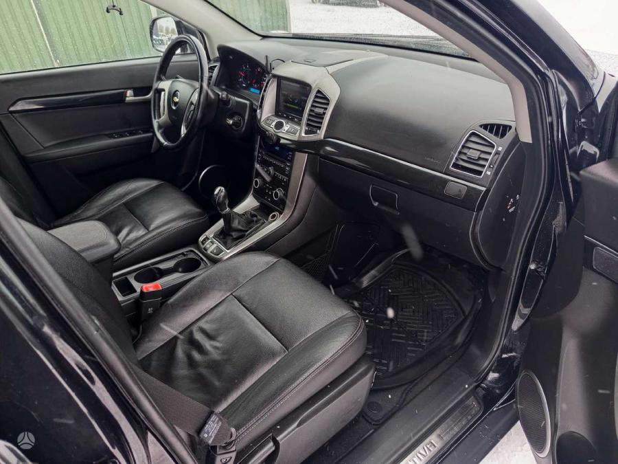 Black Chevrolet Captiva 2011 in Marijampole, with an engine capacity of 2.23 L and mileage of 298 thousand km for 5000 €, photo 17 on AUTOMOTO.COM.LV