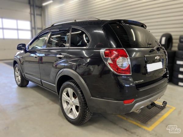 Black Chevrolet Captiva 2011 in Marijampole, with an engine capacity of 2.40 L and mileage of 177 thousand km for 5500 €, photo 2 on AUTOMOTO.COM.LV