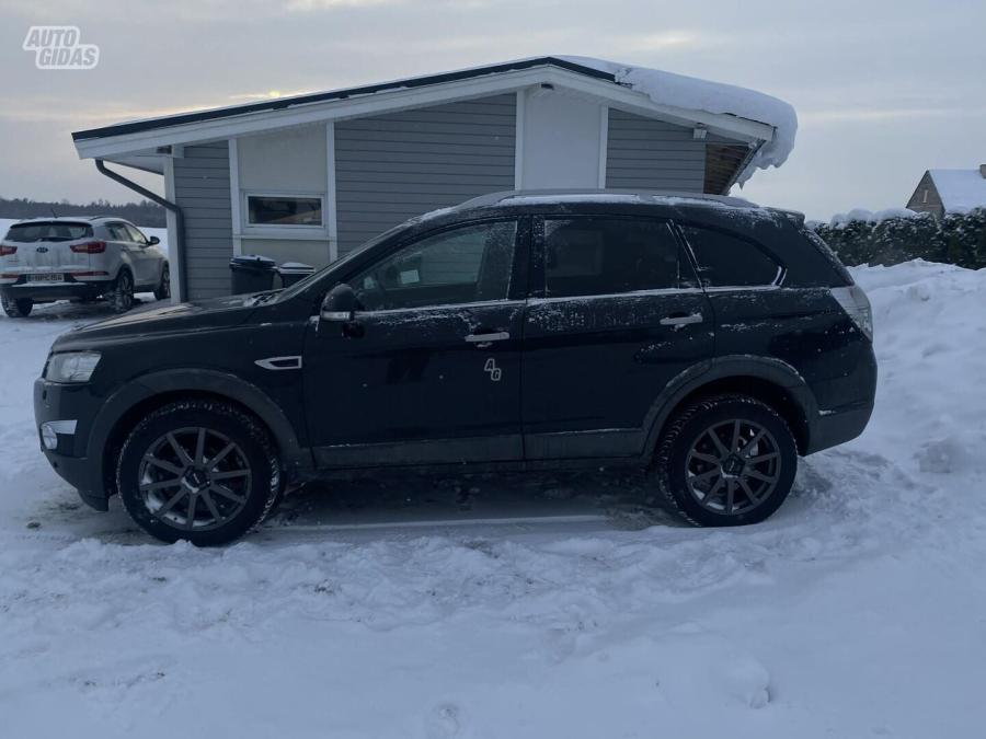 Black Chevrolet Captiva 2011 in Plunge, with an engine capacity of 2.20 L and mileage of 263 thousand km for 5000 €, photo 5 on AUTOMOTO.COM.LV