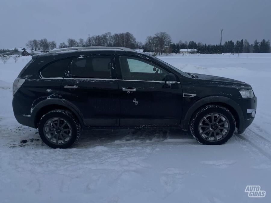 Black Chevrolet Captiva 2011 in Plunge, with an engine capacity of 2.20 L and mileage of 263 thousand km for 5000 €, photo 6 on AUTOMOTO.COM.LV