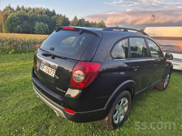 Black Chevrolet Captiva 2011 in Valmiera, with an engine capacity of 2.20 L and mileage of 204 thousand km for 4900 €, photo 3 on AUTOMOTO.COM.LV
