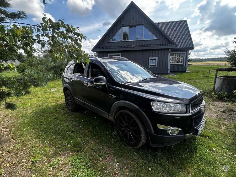 Black Chevrolet Captiva 2011 in Klaipeda, with an engine capacity of 2.23 L and mileage of 270 thousand km for 4500 €, photo 1 on AUTOMOTO.COM.LV