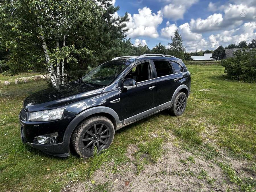 Black Chevrolet Captiva 2011 in Klaipeda, with an engine capacity of 2.23 L and mileage of 270 thousand km for 4500 €, photo 4 on AUTOMOTO.COM.LV