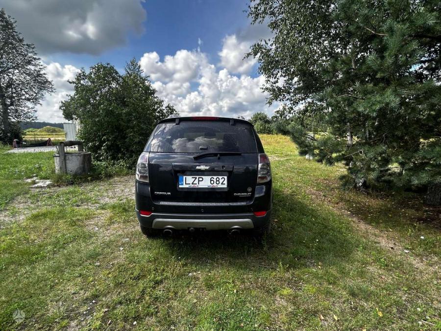 Black Chevrolet Captiva 2011 in Klaipeda, with an engine capacity of 2.23 L and mileage of 270 thousand km for 4500 €, photo 5 on AUTOMOTO.COM.LV