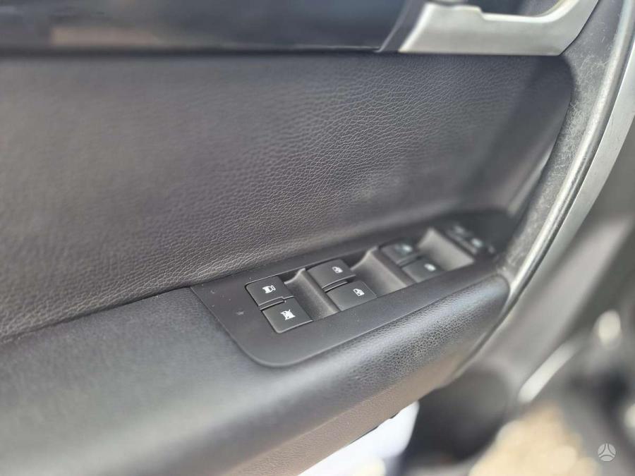 Melns Chevrolet Captiva 2011 Utena, ar dzinēja tilpumu 2.20 L un nobraukumu 226 tūkst. km par 4250 €, foto 14 vietnē AUTOMOTO.COM.LV
