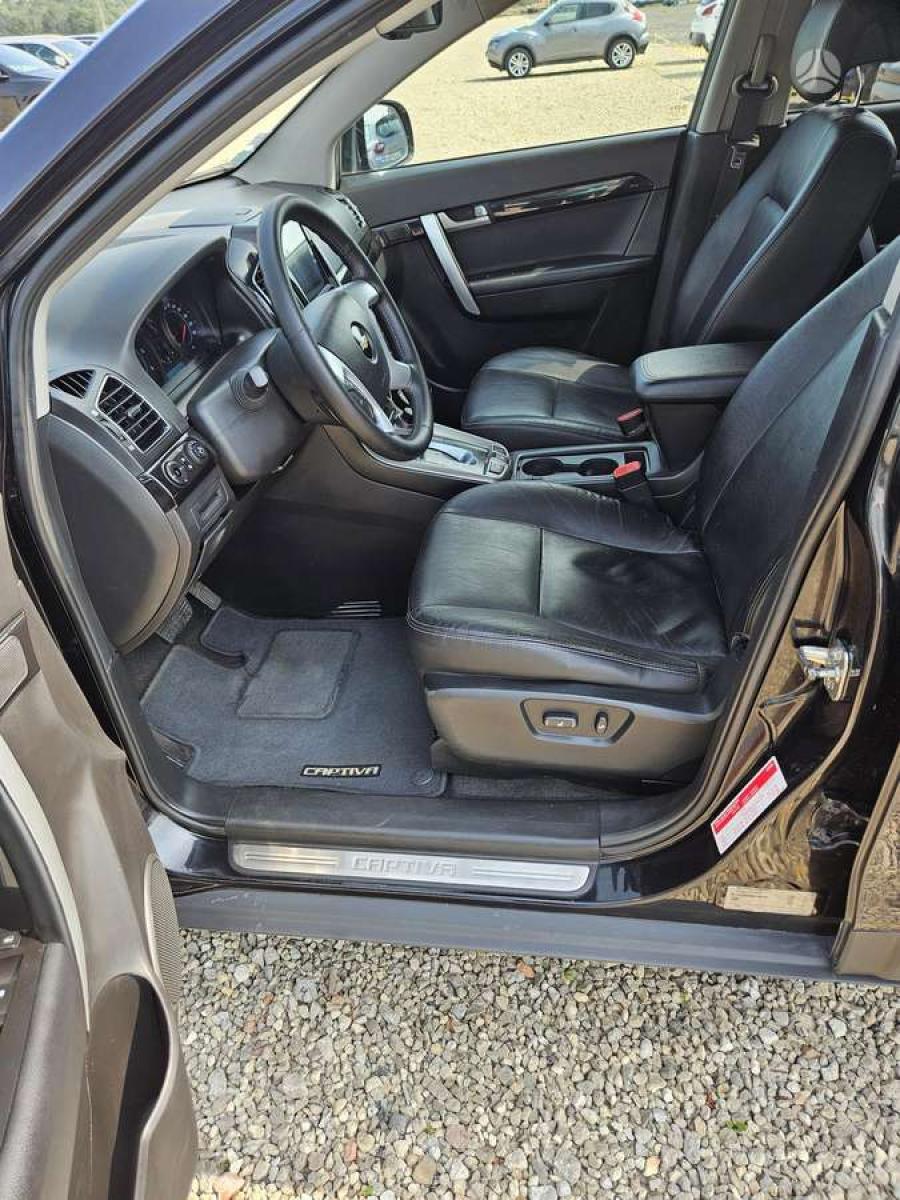 Black Chevrolet Captiva 2011 in Taurage, with an engine capacity of 2.20 L and mileage of 222 thousand km for 4900 €, photo 8 on AUTOMOTO.COM.LV