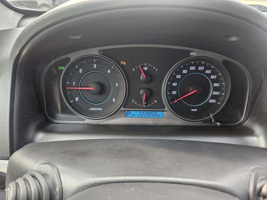 Black Chevrolet Captiva 2011 in Taurage, with an engine capacity of 2.20 L and mileage of 222 thousand km for 4900 €, photo 11 on AUTOMOTO.COM.LV