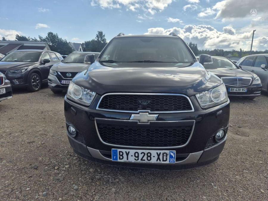 Black Chevrolet Captiva 2011 in Utena, with an engine capacity of 2.20 L and mileage of 226 thousand km for 4200 €, photo 3 on AUTOMOTO.COM.LV