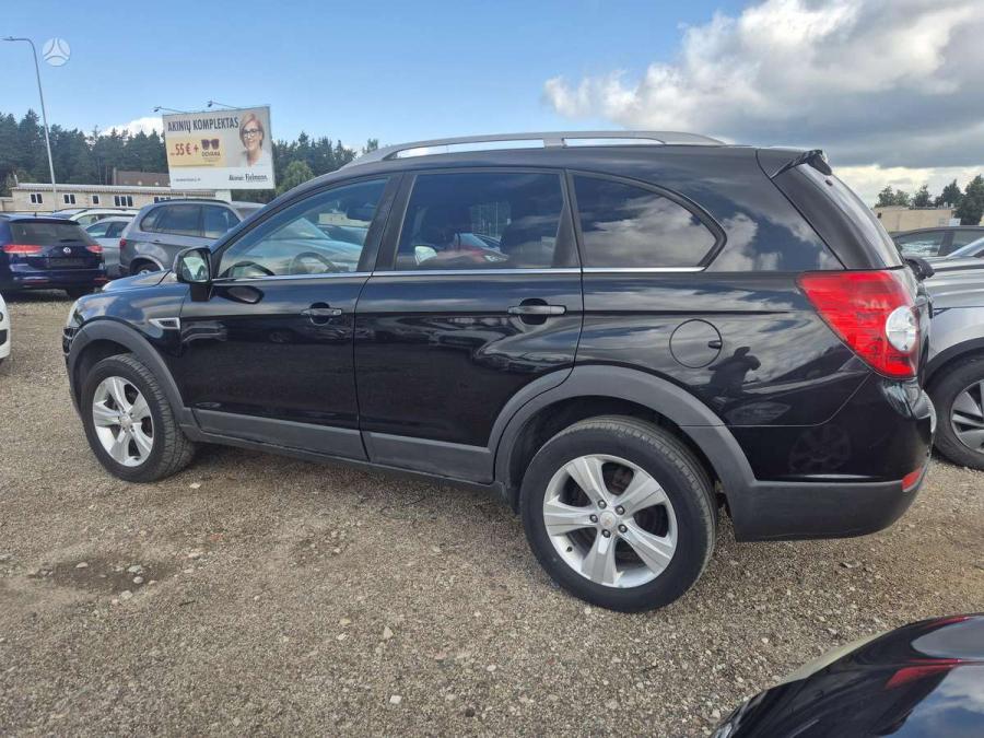 Black Chevrolet Captiva 2011 in Utena, with an engine capacity of 2.20 L and mileage of 226 thousand km for 4200 €, photo 6 on AUTOMOTO.COM.LV