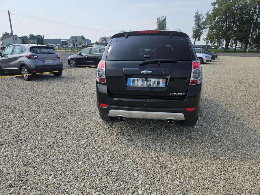 Black Chevrolet Captiva 2011 in Raseiniai, with an engine capacity of 2.20 L and mileage of 222 thousand km for 3900 €, photo 5 on AUTOMOTO.COM.LV