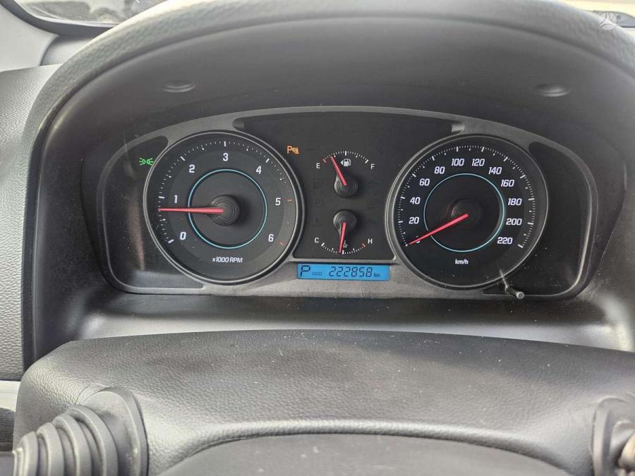 Black Chevrolet Captiva 2011 in Raseiniai, with an engine capacity of 2.20 L and mileage of 222 thousand km for 3900 €, photo 11 on AUTOMOTO.COM.LV