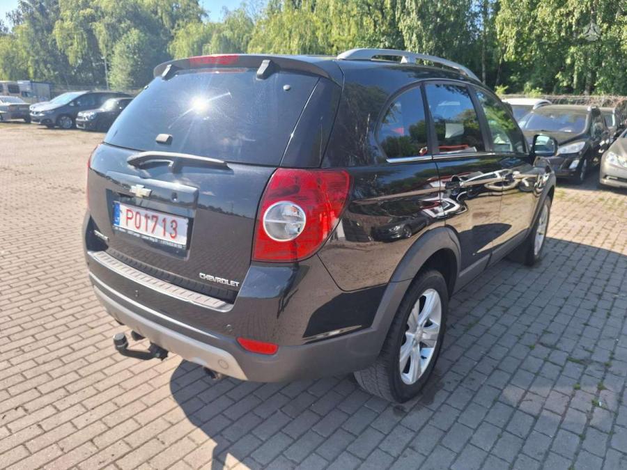 Melns Chevrolet Captiva 2011 Marijampole, ar dzinēja tilpumu 2.23 L un nobraukumu 290 tūkst. km par 4600 €, foto 8 vietnē AUTOMOTO.COM.LV