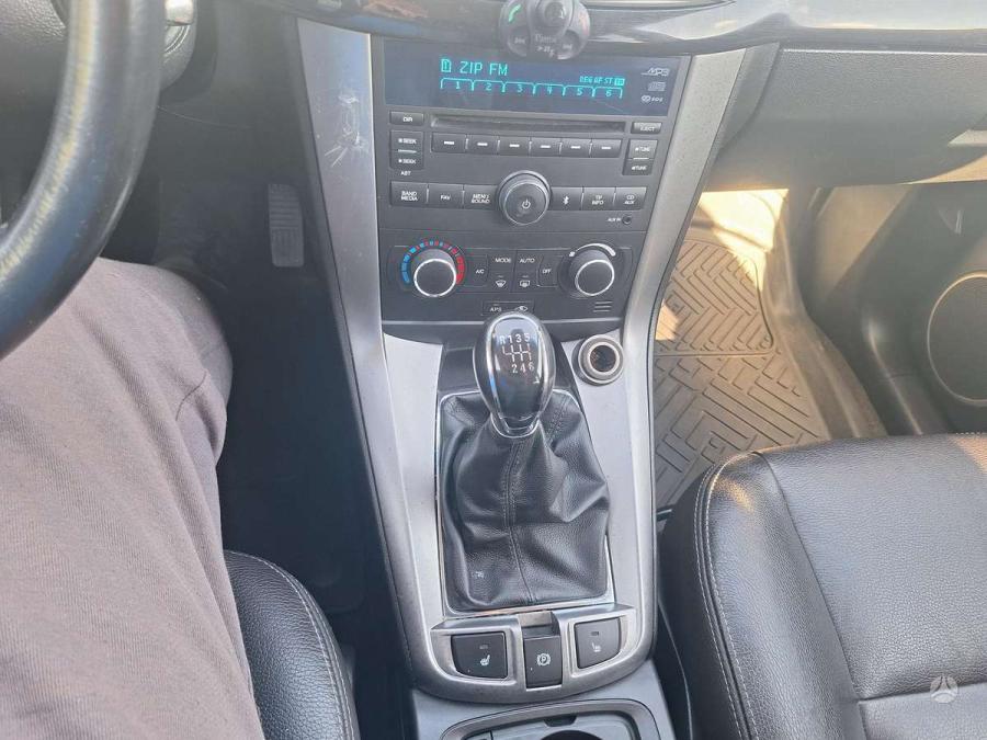 Melns Chevrolet Captiva 2011 Marijampole, ar dzinēja tilpumu 2.23 L un nobraukumu 290 tūkst. km par 4600 €, foto 16 vietnē AUTOMOTO.COM.LV