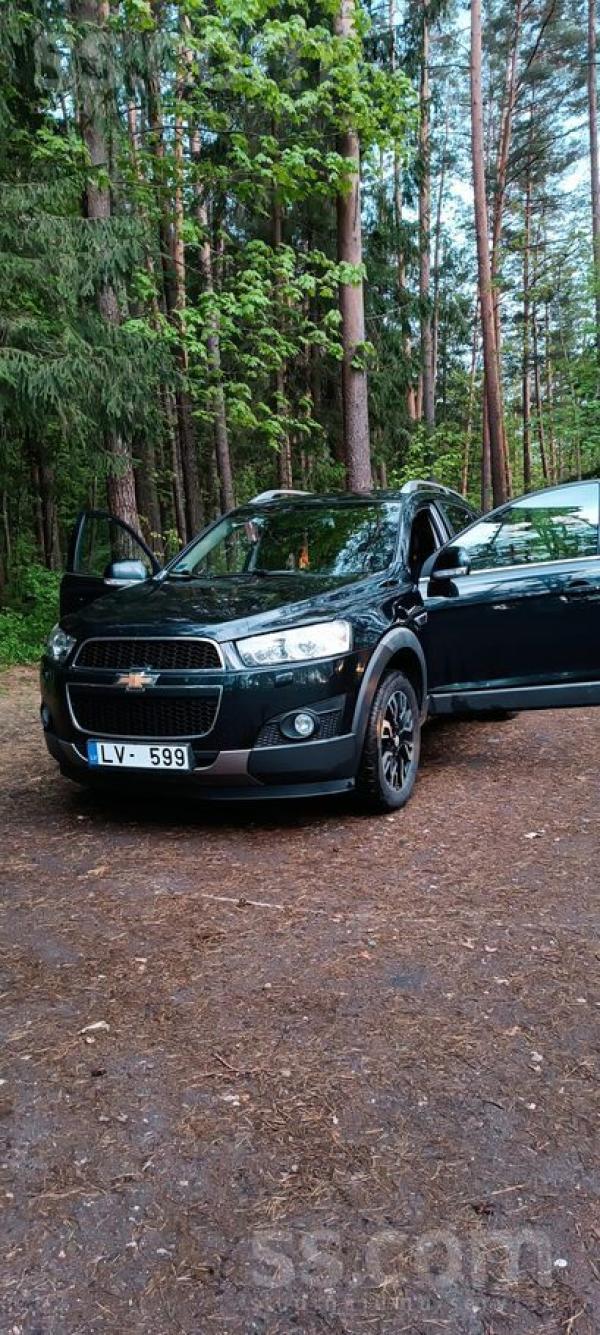 Black Chevrolet Captiva 2012 in Daugavpils, with an engine capacity of 2.20 L and mileage of 297 thousand km for 3700 €, photo 1 on AUTOMOTO.COM.LV
