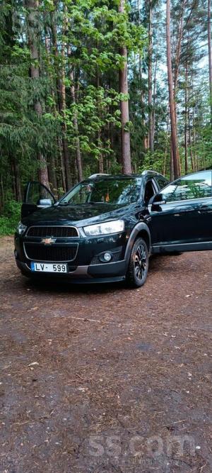 Black Chevrolet Captiva 2012 in Daugavpils, with an engine capacity of 2.20 L and mileage of 297 thousand km for 3700 €, photo 1 on AUTOMOTO.COM.LV