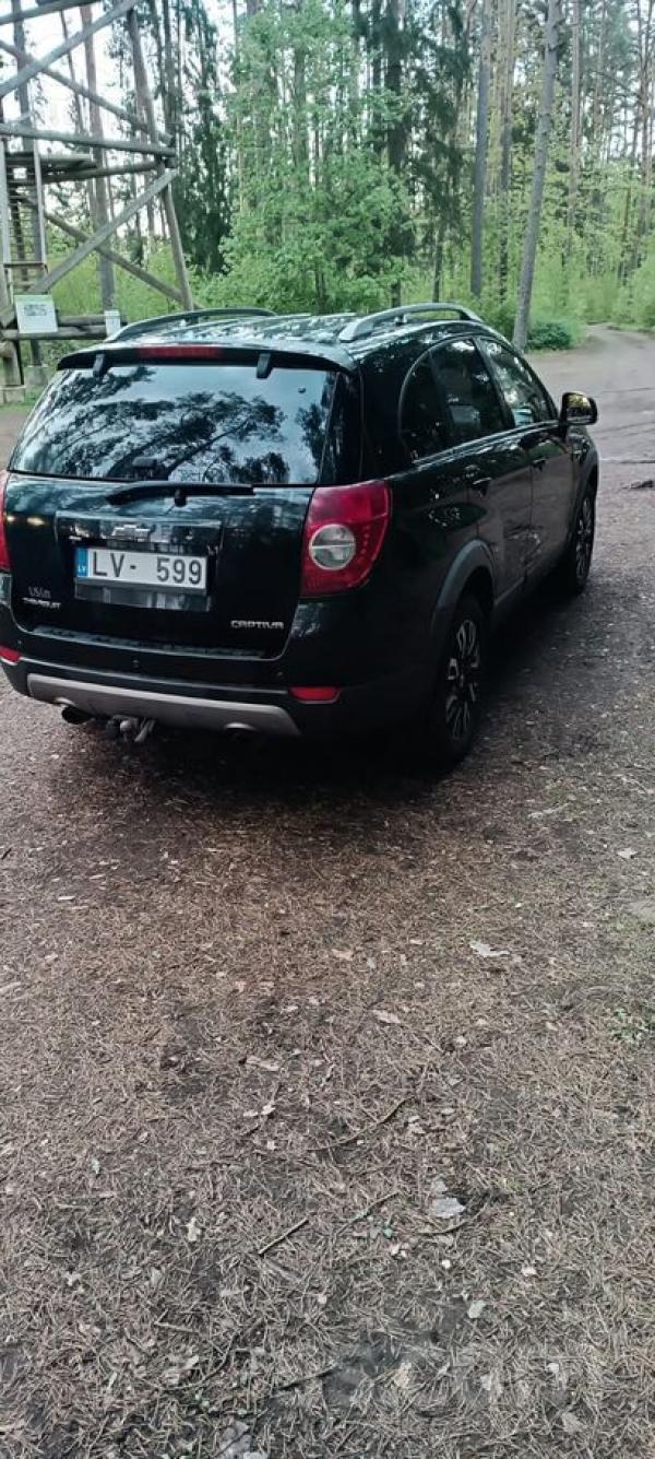Black Chevrolet Captiva 2012 in Daugavpils, with an engine capacity of 2.20 L and mileage of 297 thousand km for 3700 €, photo 3 on AUTOMOTO.COM.LV