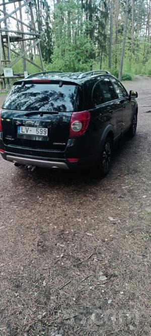 Black Chevrolet Captiva 2012 in Daugavpils, with an engine capacity of 2.20 L and mileage of 297 thousand km for 3700 €, photo 3 on AUTOMOTO.COM.LV