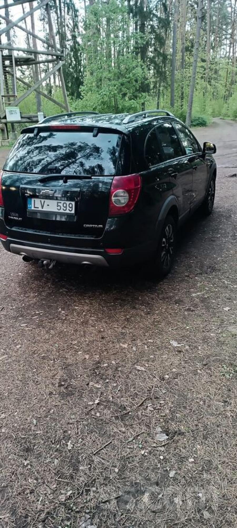 Black Chevrolet Captiva 2012 in Daugavpils, with an engine capacity of 2.20 L and mileage of 297 thousand km for 3700 €, photo 3 on AUTOMOTO.COM.LV