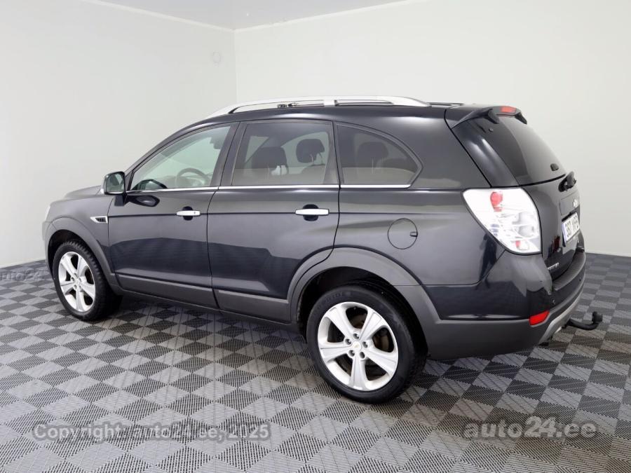 Melns Chevrolet Captiva 2012 Tallina, ar dzinēja tilpumu 2.20 L un nobraukumu 297 tūkst. km par 2999 €, foto 4 vietnē AUTOMOTO.COM.LV