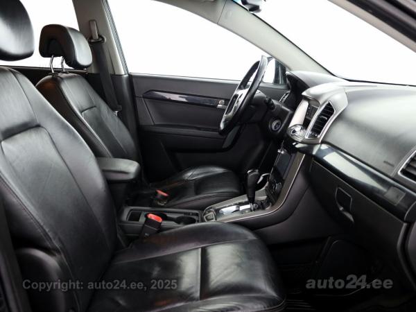 Black Chevrolet Captiva 2012 in Tallinn, with an engine capacity of 2.20 L and mileage of 297 thousand km for 2999 €, photo 6 on AUTOMOTO.COM.LV