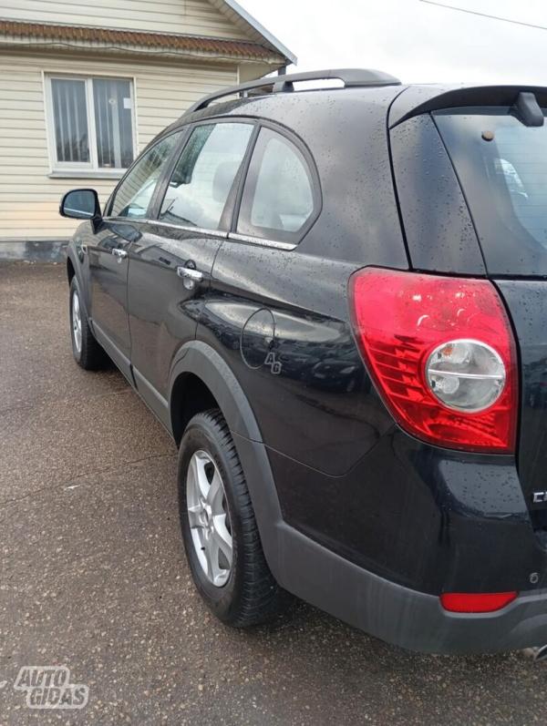 Black Chevrolet Captiva 2012 in Utena, with an engine capacity of 2.20 L and mileage of 232 thousand km for 4300 €, photo 4 on AUTOMOTO.COM.LV