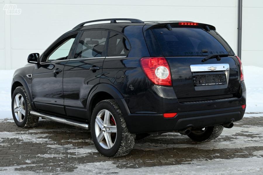 Black Chevrolet Captiva 2012 in Kretinga, with an engine capacity of 2.20 L and mileage of 224 thousand km for 5750 €, photo 9 on AUTOMOTO.COM.LV