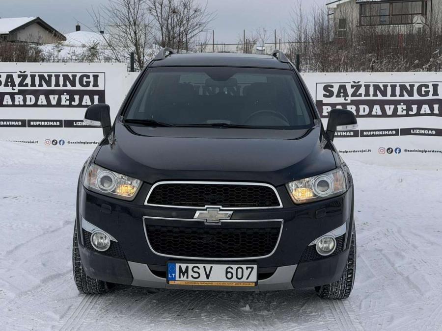 Black Chevrolet Captiva 2012 in Vilnius, with an engine capacity of 2.23 L and mileage of 191 thousand km for 4500 €, photo 3 on AUTOMOTO.COM.LV