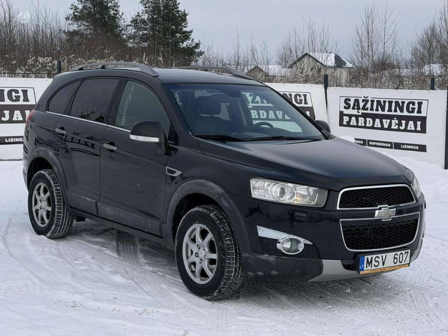 Black Chevrolet Captiva 2012 in Vilnius, with an engine capacity of 2.23 L and mileage of 191 thousand km for 4500 €, photo 4 on AUTOMOTO.COM.LV