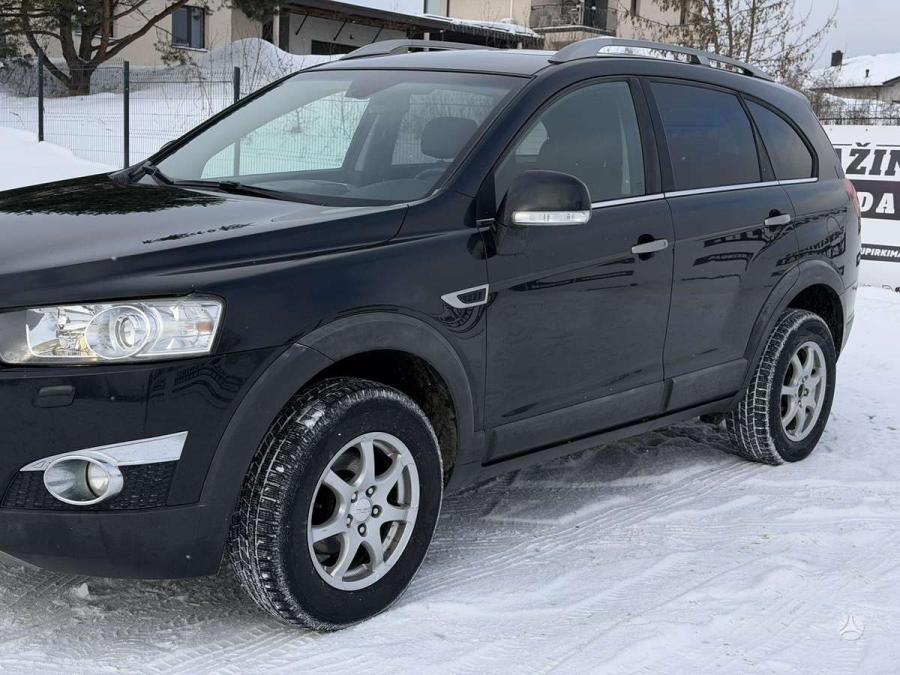 Black Chevrolet Captiva 2012 in Vilnius, with an engine capacity of 2.23 L and mileage of 191 thousand km for 4500 €, photo 6 on AUTOMOTO.COM.LV
