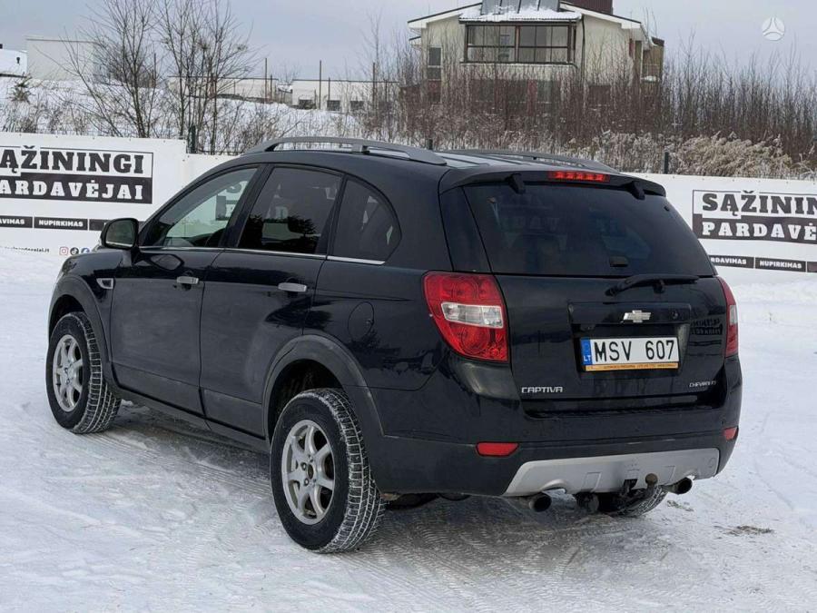 Black Chevrolet Captiva 2012 in Vilnius, with an engine capacity of 2.23 L and mileage of 191 thousand km for 4500 €, photo 8 on AUTOMOTO.COM.LV