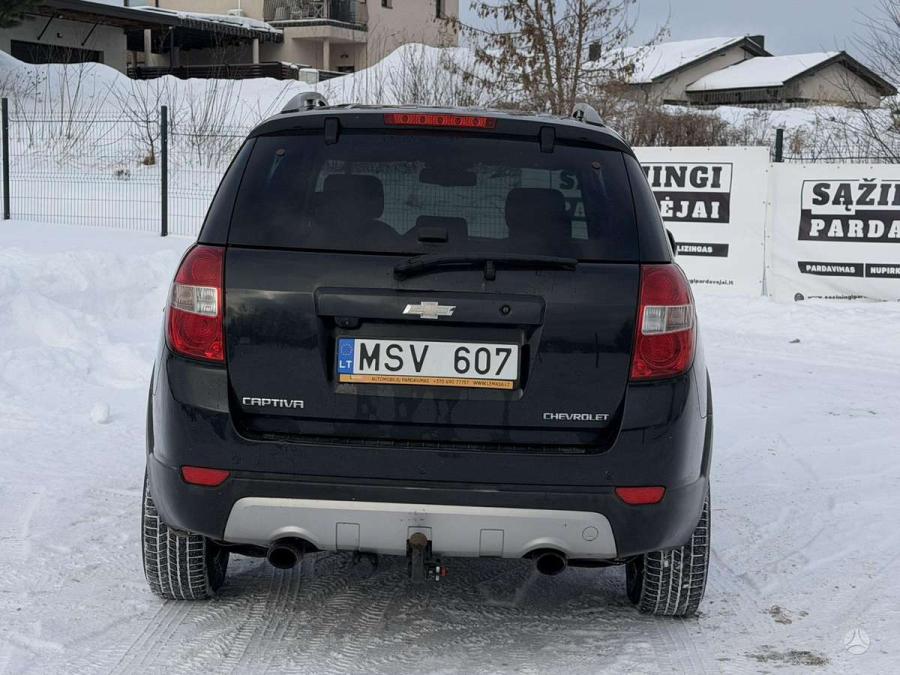 Black Chevrolet Captiva 2012 in Vilnius, with an engine capacity of 2.23 L and mileage of 191 thousand km for 4500 €, photo 9 on AUTOMOTO.COM.LV