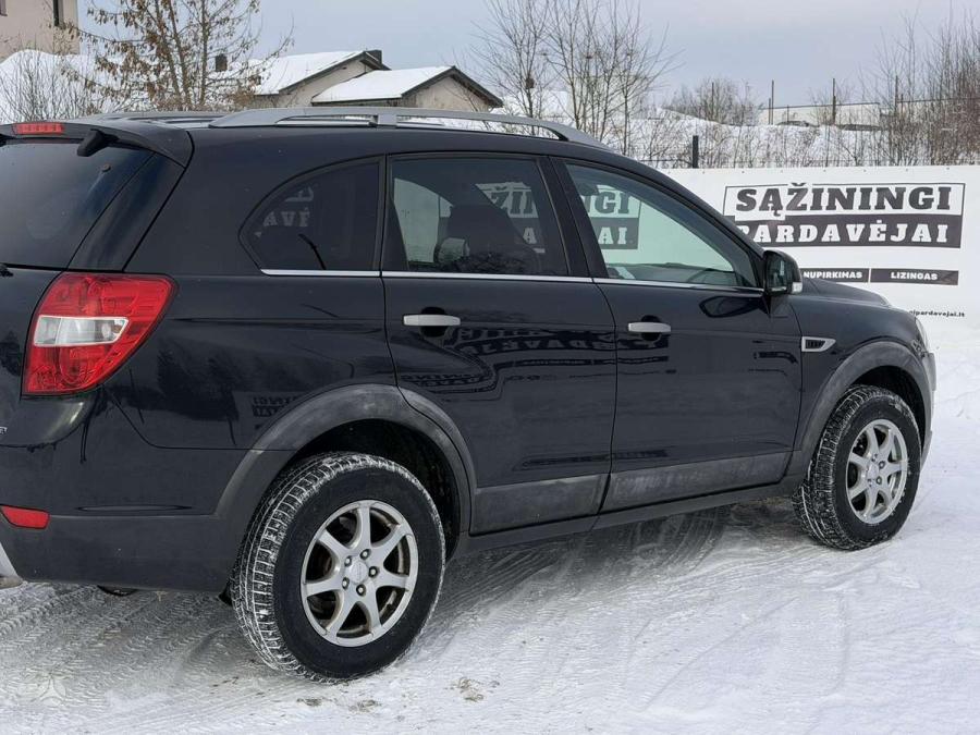 Black Chevrolet Captiva 2012 in Vilnius, with an engine capacity of 2.23 L and mileage of 191 thousand km for 4500 €, photo 15 on AUTOMOTO.COM.LV