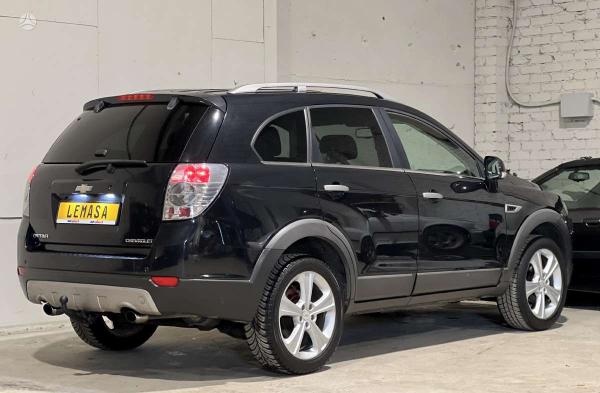 Black Chevrolet Captiva 2012 in Klaipeda, with an engine capacity of 2.23 L and mileage of 208 thousand km for 5555 €, photo 4 on AUTOMOTO.COM.LV