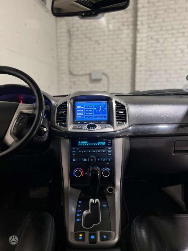 Black Chevrolet Captiva 2012 in Klaipeda, with an engine capacity of 2.23 L and mileage of 208 thousand km for 5555 €, photo 11 on AUTOMOTO.COM.LV