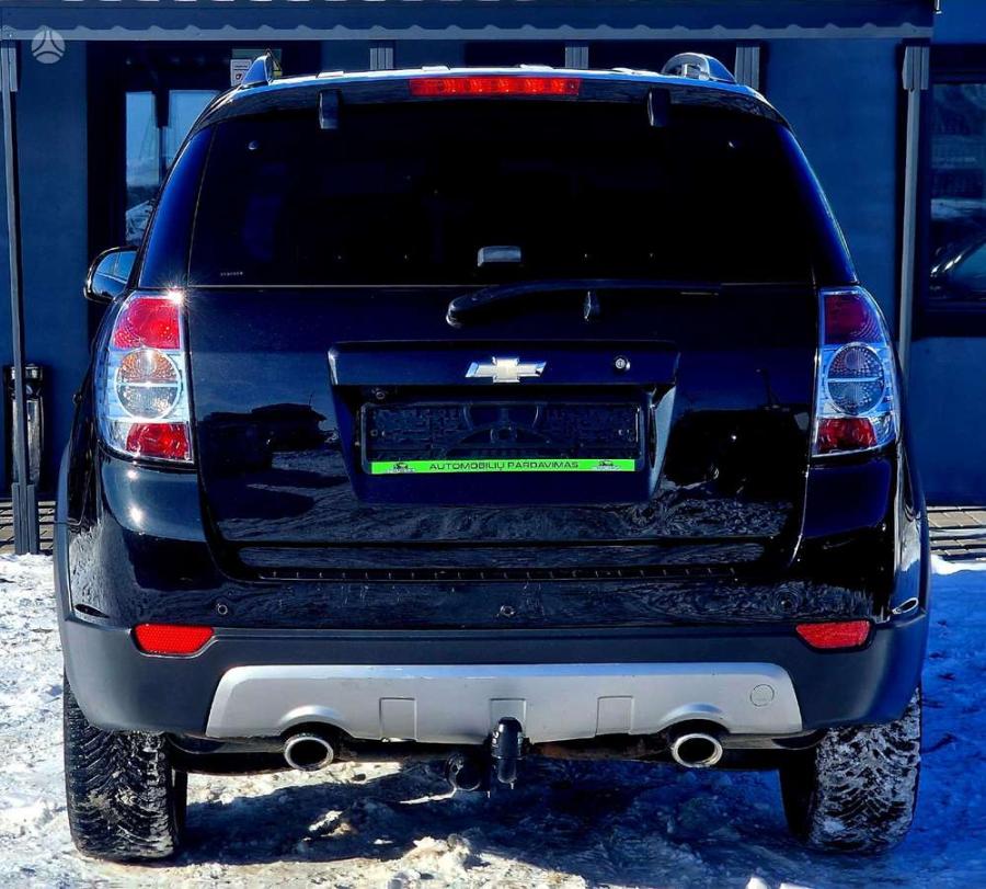 Black Chevrolet Captiva 2012 in Kretinga, with an engine capacity of 2.20 L and mileage of 274 thousand km for 6350 €, photo 6 on AUTOMOTO.COM.LV