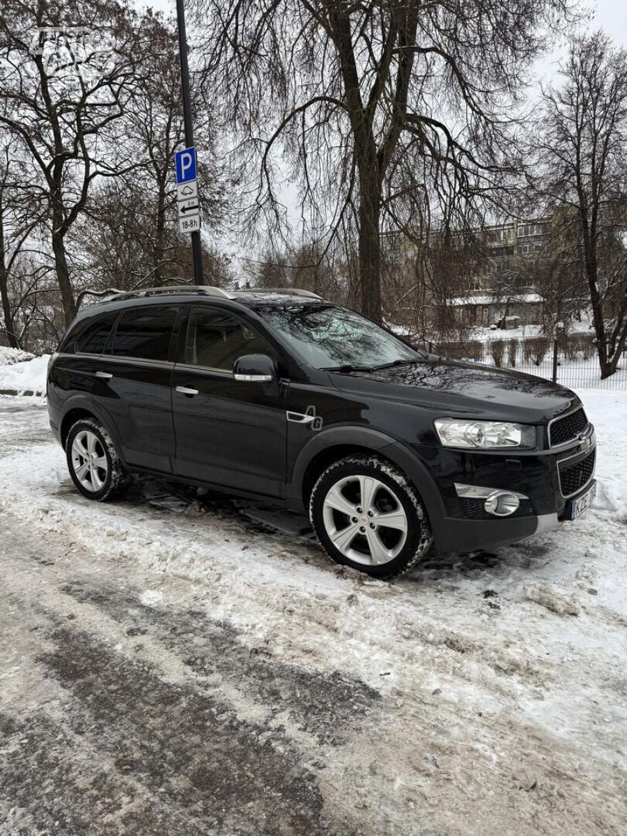 Black Chevrolet Captiva 2012 in Vilnius, with an engine capacity of 2.20 L and mileage of 153 thousand km for 5680 €, photo 1 on AUTOMOTO.COM.LV