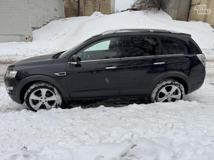 Black Chevrolet Captiva 2012 in Vilnius, with an engine capacity of 2.20 L and mileage of 153 thousand km for 5680 €, photo 3 on AUTOMOTO.COM.LV