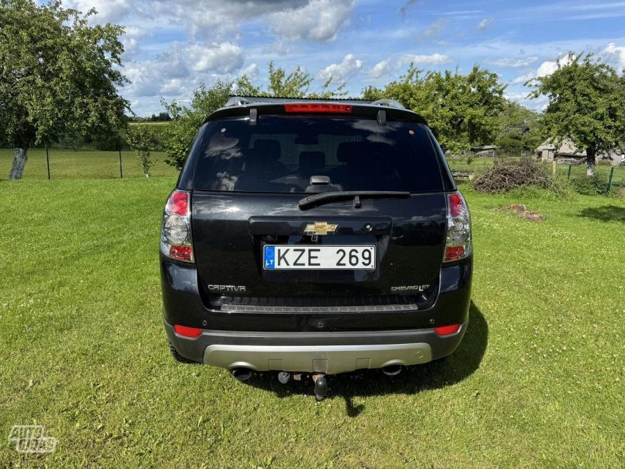 Black Chevrolet Captiva 2012 in Vilnius, with an engine capacity of 2.20 L and mileage of 153 thousand km for 5680 €, photo 5 on AUTOMOTO.COM.LV