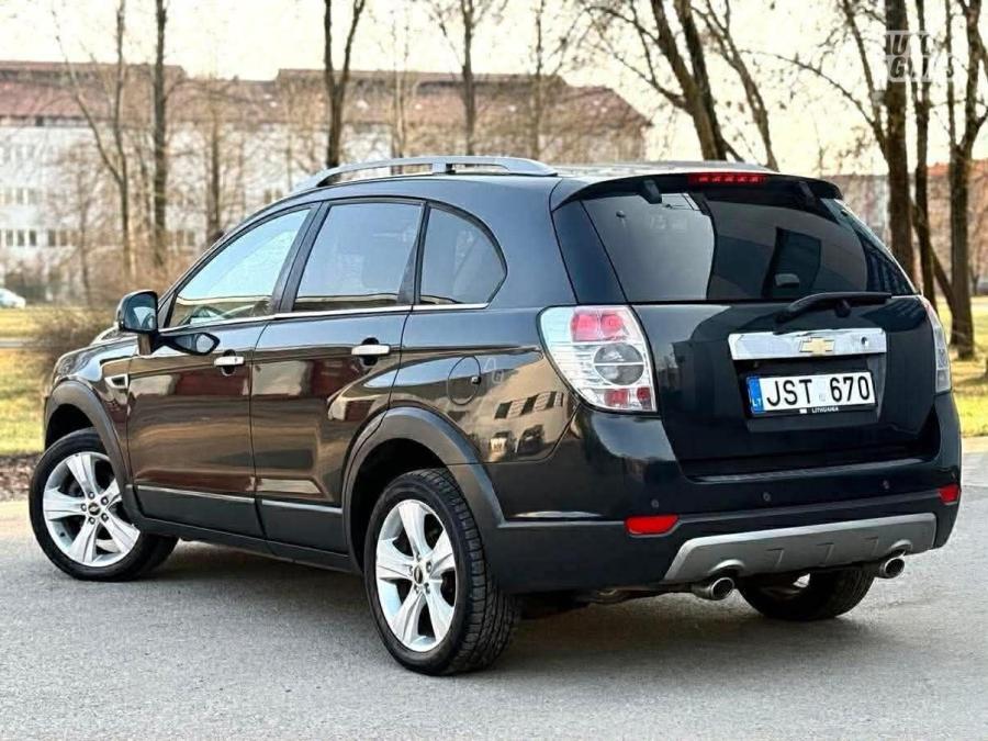 Melns Chevrolet Captiva 2012 Kauņa, ar dzinēja tilpumu 2.00 L un nobraukumu 277 tūkst. km par 5250 €, foto 4 vietnē AUTOMOTO.COM.LV