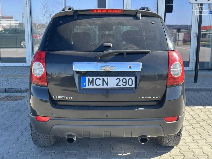 Melns Chevrolet Captiva 2012 Viļņa, ar dzinēja tilpumu 2.20 L un nobraukumu 270 tūkst. km par 3500 €, foto 6 vietnē AUTOMOTO.COM.LV