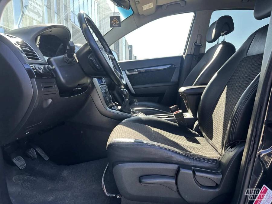 Melns Chevrolet Captiva 2012 Viļņa, ar dzinēja tilpumu 2.20 L un nobraukumu 270 tūkst. km par 3500 €, foto 10 vietnē AUTOMOTO.COM.LV