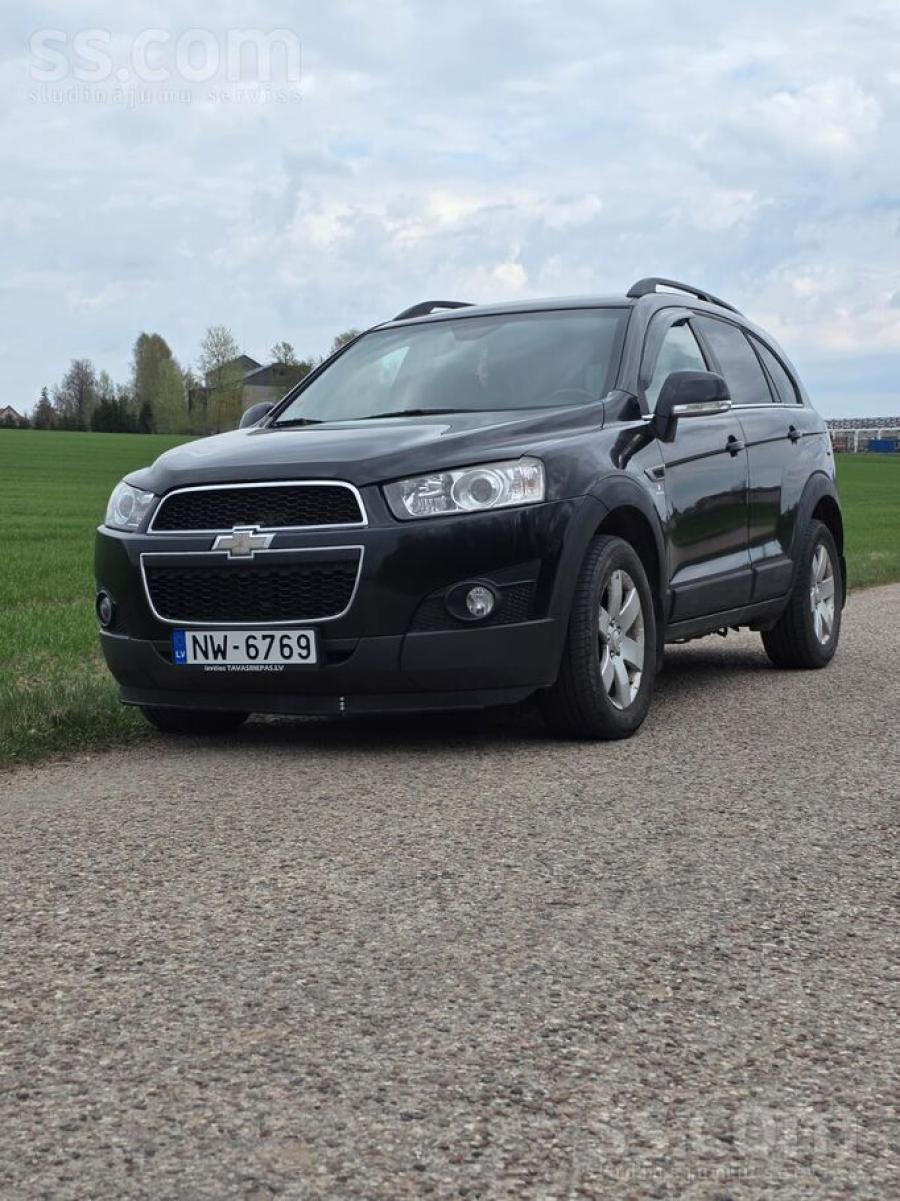 Black Chevrolet Captiva 2012 in Saldus, with an engine capacity of 2.20 L and mileage of 245 thousand km for 5500 €, photo 1 on AUTOMOTO.COM.LV